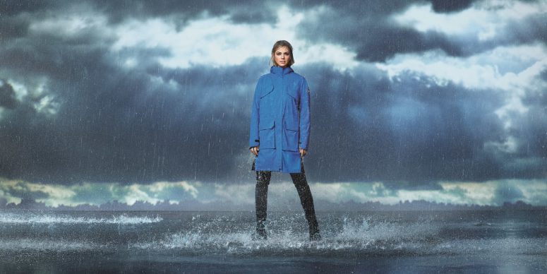 15 Best Raincoats For Women: Most Stylish Rain Jacket (Guide)