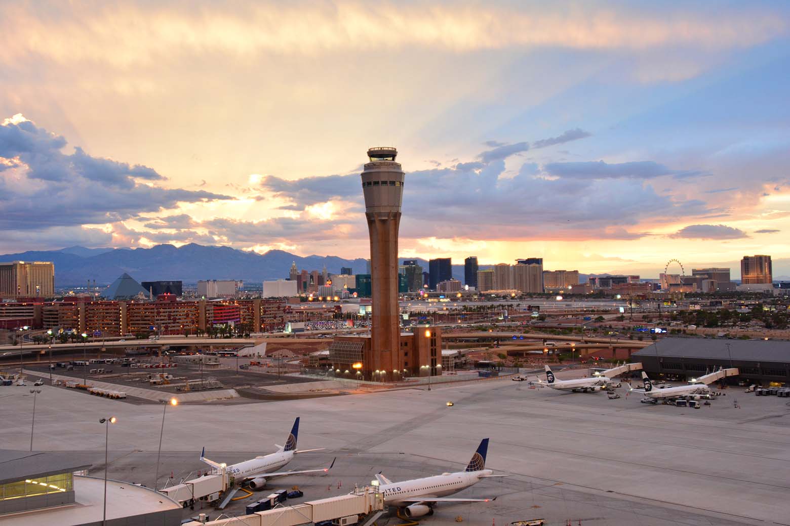 The Busiest And Largest Airports In The World (Ranking)