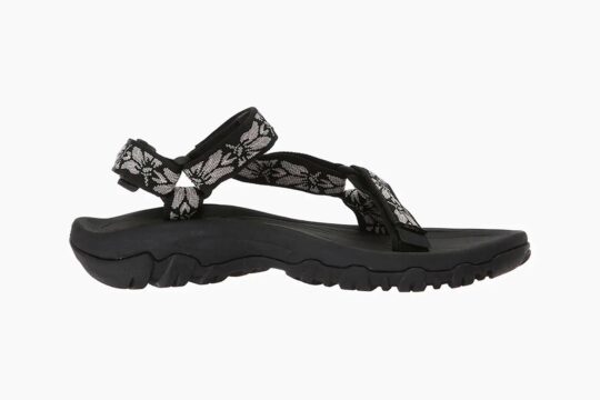 19 Most Comfortable Sandals For Your Summer Walks (Guide)