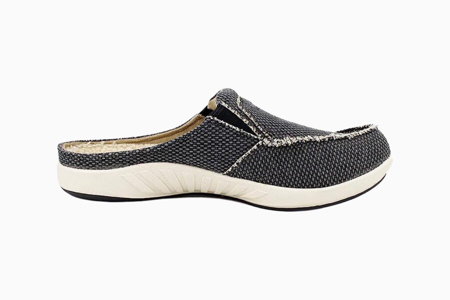 17 Best Men’s Slippers: Comfortable, Cosy & Even Chic (Guide)