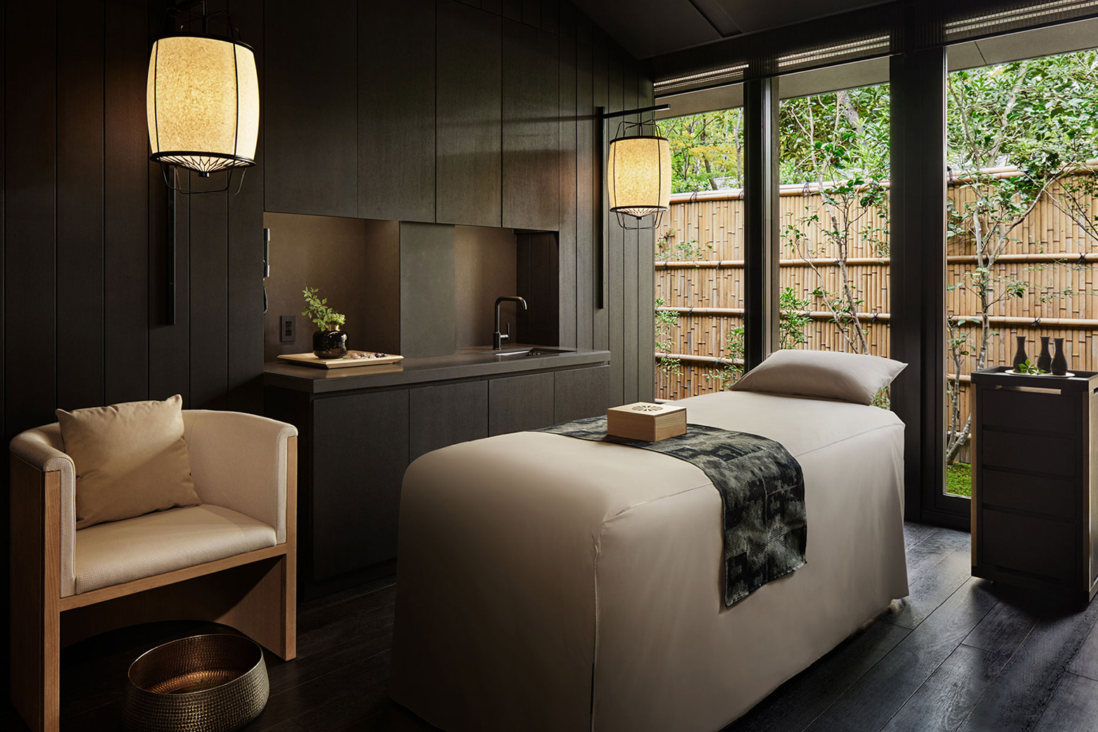 How To Create A Capsule Beauty Routine (Guide)