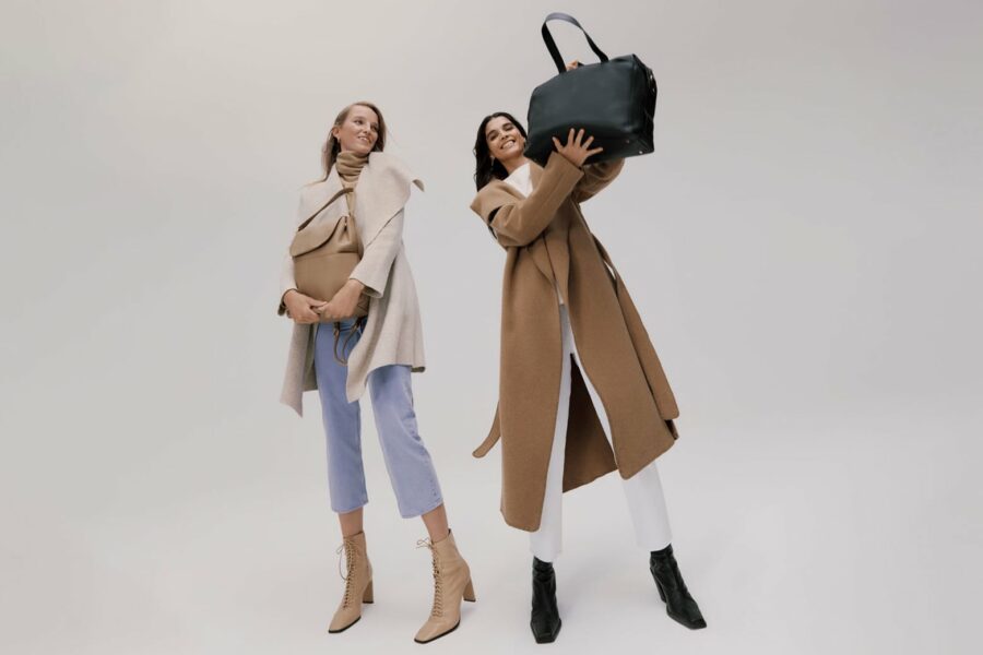 How To Nail A Smart Casual Dress Code For Women (Guide)